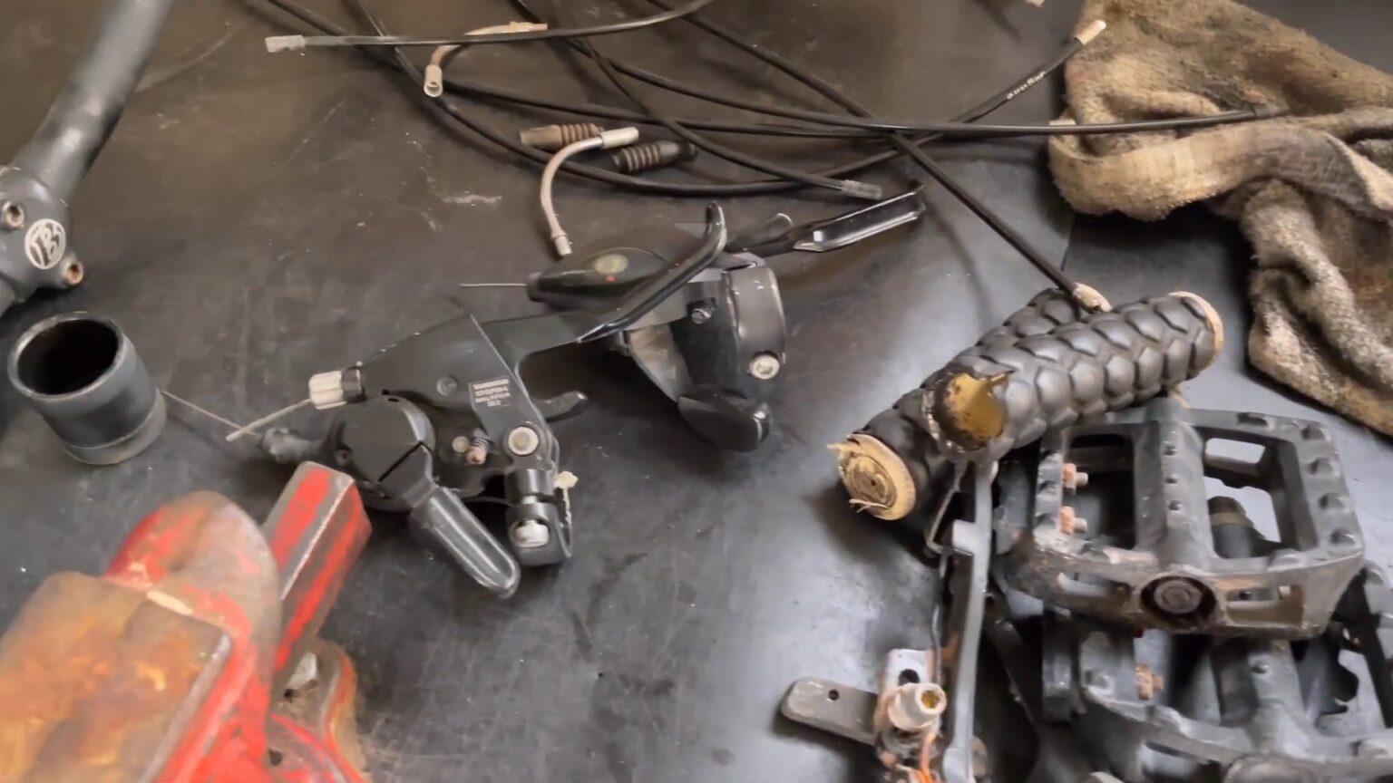 Trek 3500 Vs 3700 Mountain Bikes (6 Key Differences Explained!) - String Bike