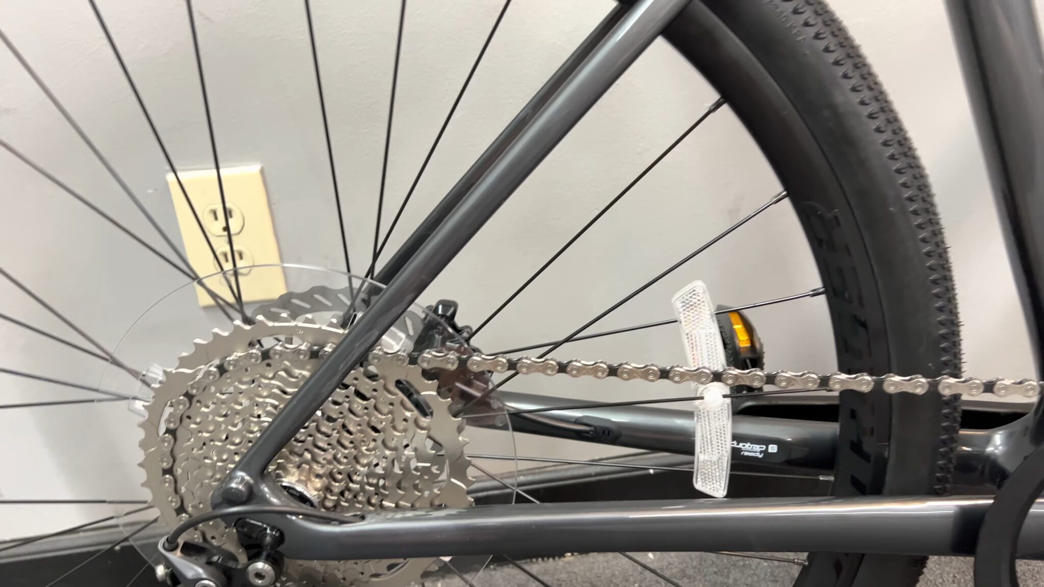 Trek FX 3 vs FX 4 (8 Key Differences) - String Bike