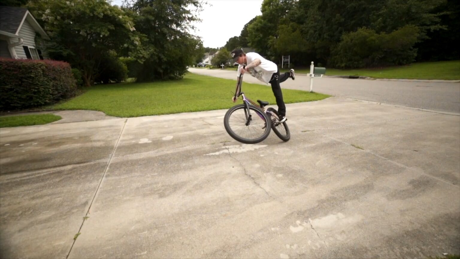 26 vs 29 BMX (8 Key Differences Explained) - String Bike