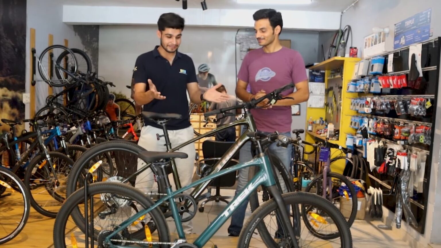 Trek Dual Sport 2 vs 3 (9 Key Differences) - String Bike