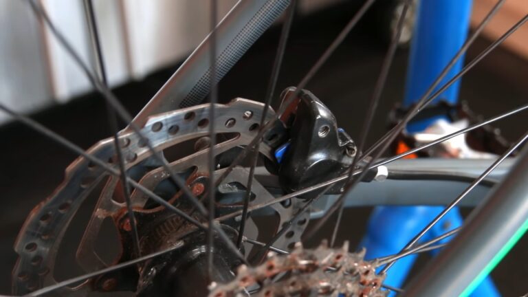 Bicycle Disc Brakes Squeaking When Stopping (4 Tips) - String Bike