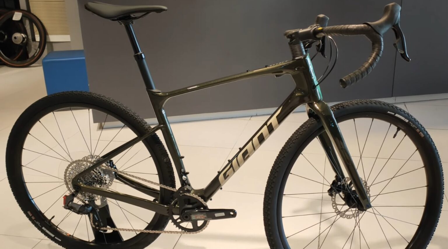Giant Revolt - String Bike