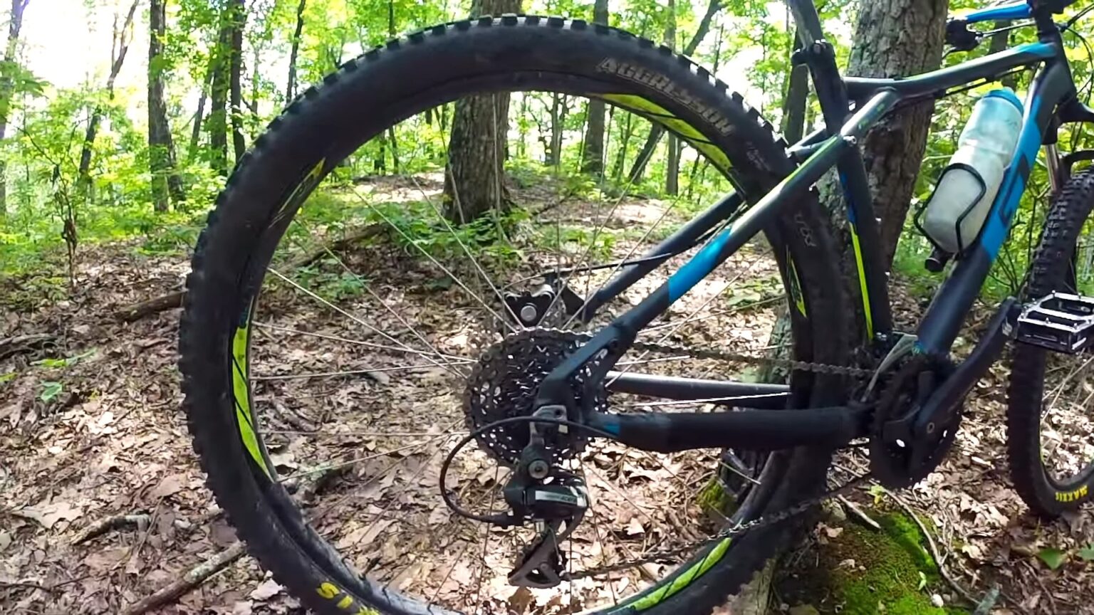 Is GT Men's Aggressor Pro Mountain Bike Good Bike (5 Reasons) - String Bike